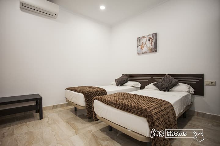 Rincón De Sol - Doble - 1 O 2 Camas Interior. Baño Privado - Tarifa Estandar - Madrid