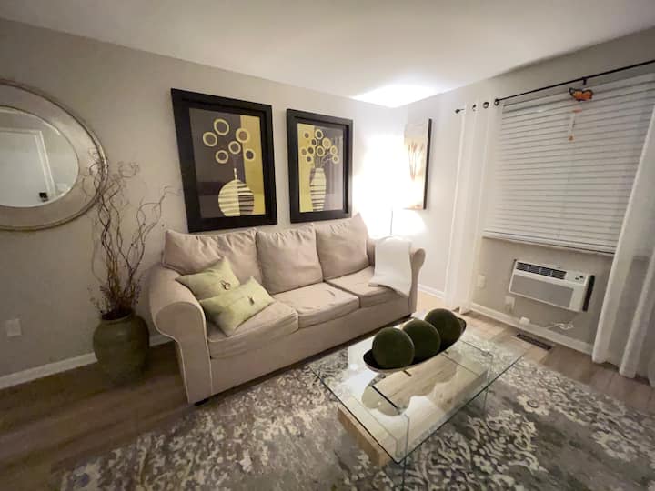 Chic 1br Retreat | Prime Location & Mod - Beavercreek, OH