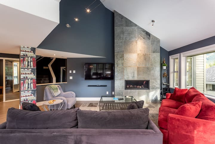 Private Hot Tub | Pets | Large Deck | Free Parking - Whistler