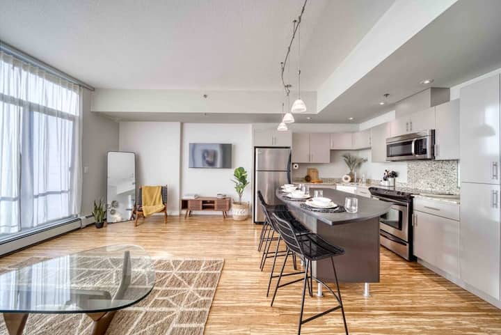 2br Condo In Beltline | Views, Shops, Parking, Ac - Mount Royal University