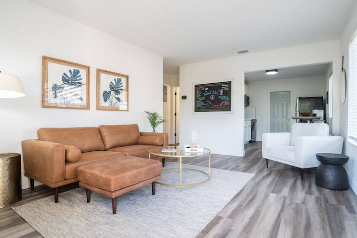 Chic Boutique Getaway 1 Mile To Beach - Pompano Beach, FL