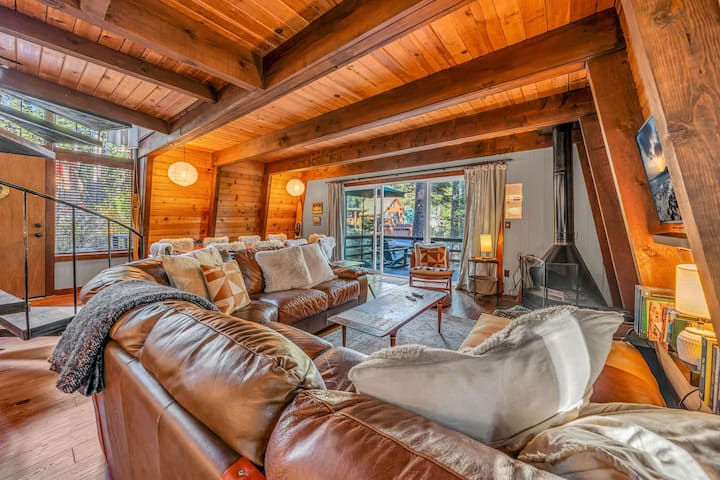 The Haus Of Pine- A Vintage Tahoe Cabin - Five Lakes