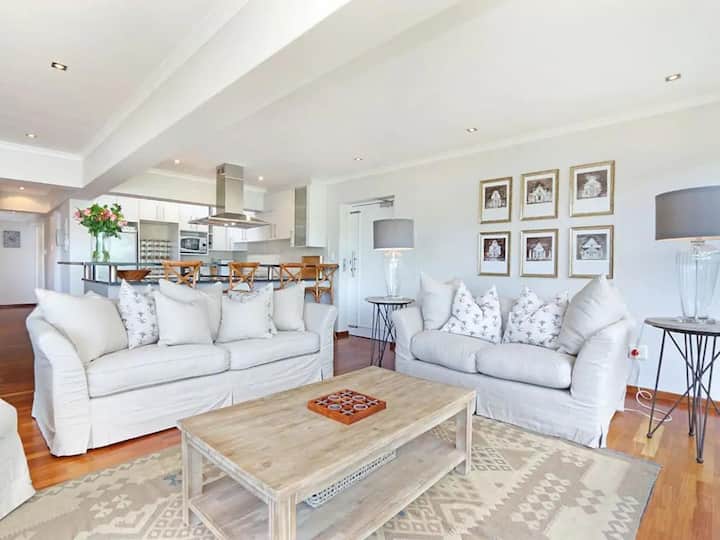 Top Floor Apartment With Large Balcony - Stellenbosch