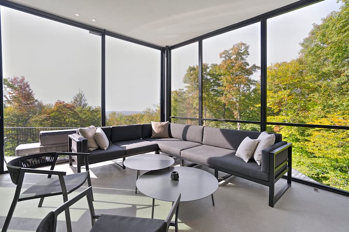 Sutton Hideaway: Opulent Mountain Couples Retreat - Mont Sutton, QC