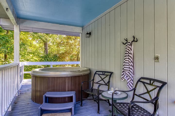 The Woodland Cottage Smoky Mountain Hideaway - Tennessee