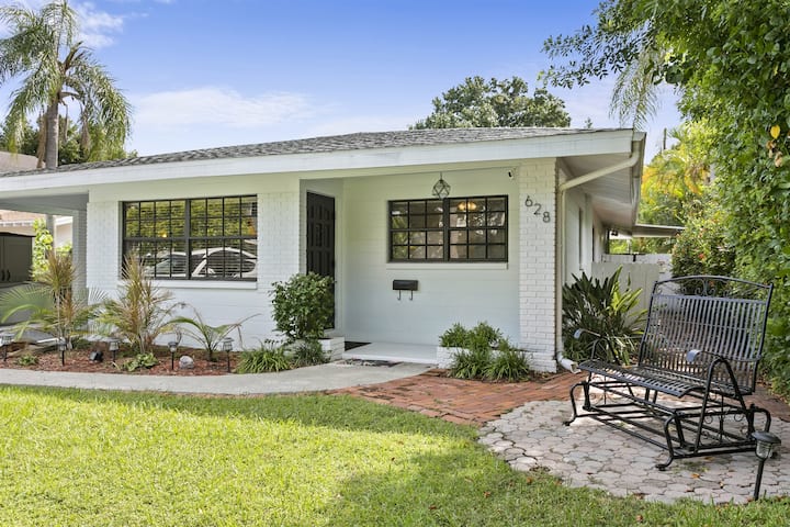 Davis Islands Oasis | 3br Beachy Retreat W/ Pool - Tampa, FL