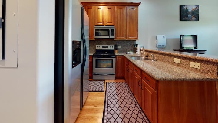 Luxury Studio | Near Lifts | Wifi | The Grande 106 - Angel Fire, NM