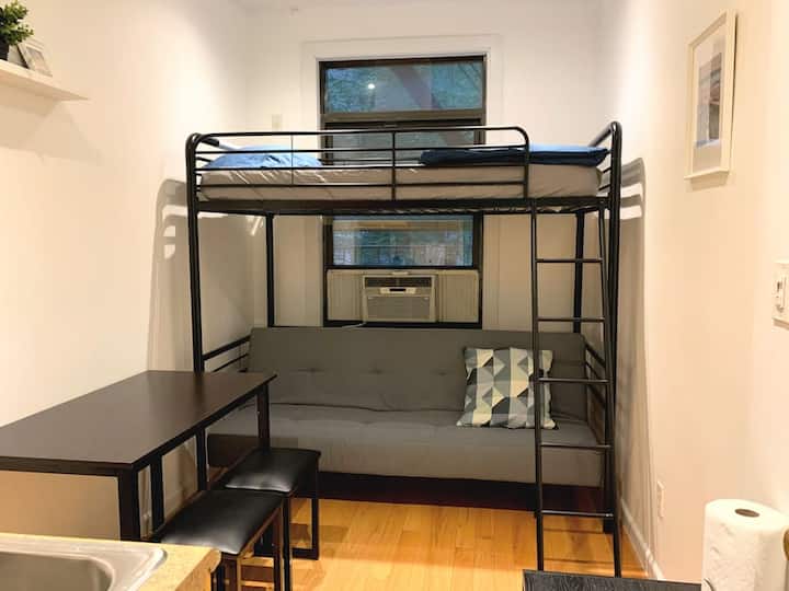 Minimal Room 5 Sofabed + Loftbed + Kitchen - Edgewater, NJ