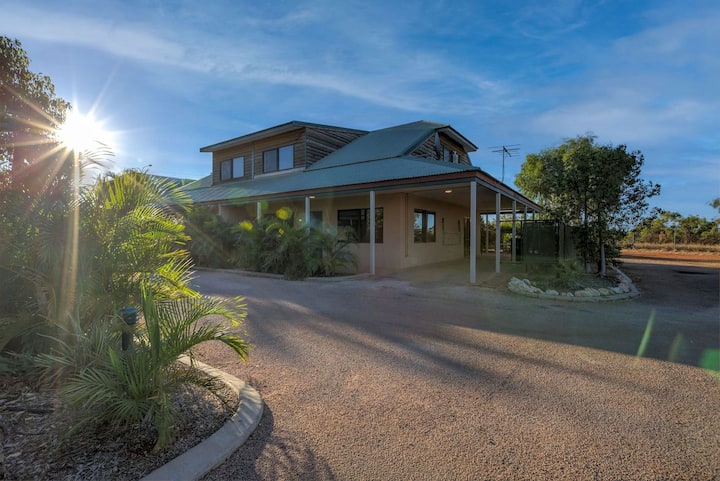 Ocean Breeze - 3 Bedroom, 2 Bathroom Villa - Exmouth