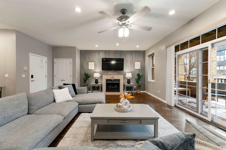 South Loop 3bd 3ba Condo With Balcony And Parking - Chicago