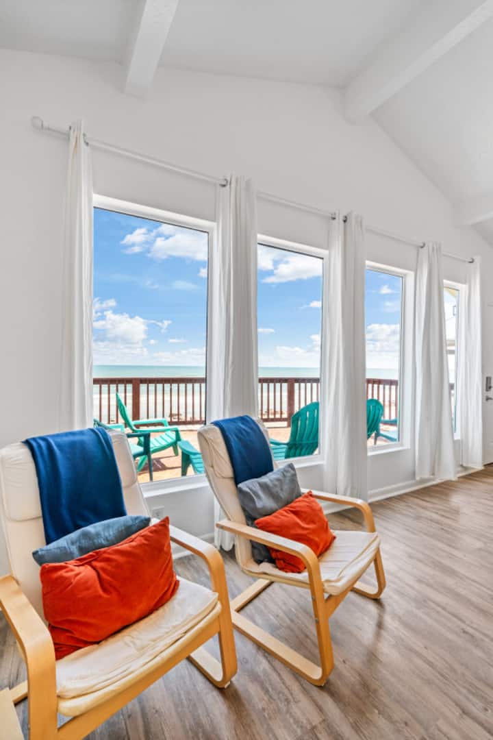 Oceanfront 2br Comfy Cottage & Pet/family Friendly - Freeport, TX