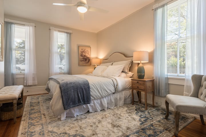 Southern Luxury Apartment | Downtown Charlottesville | 30 Night Minimum - Charlottesville, VA