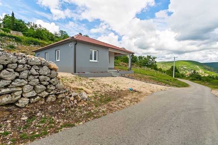 Maison De Vacances Pittoresque à Ričice-imotski Près Du Lac Rouge - Makarska Riviera