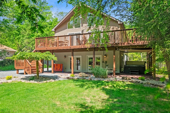 Mews Mountain House By Avantstay | Walk To Beach - Albrightsville, PA