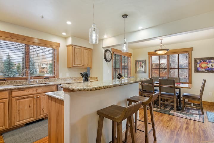 Quiet - Spacious- On Ski Bus Line - Community Hot Tubs - Wd - Steamboat Springs