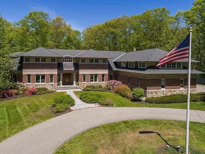 8 Bedroom Luxury Chateau For Special Occasions - Exeter, NH