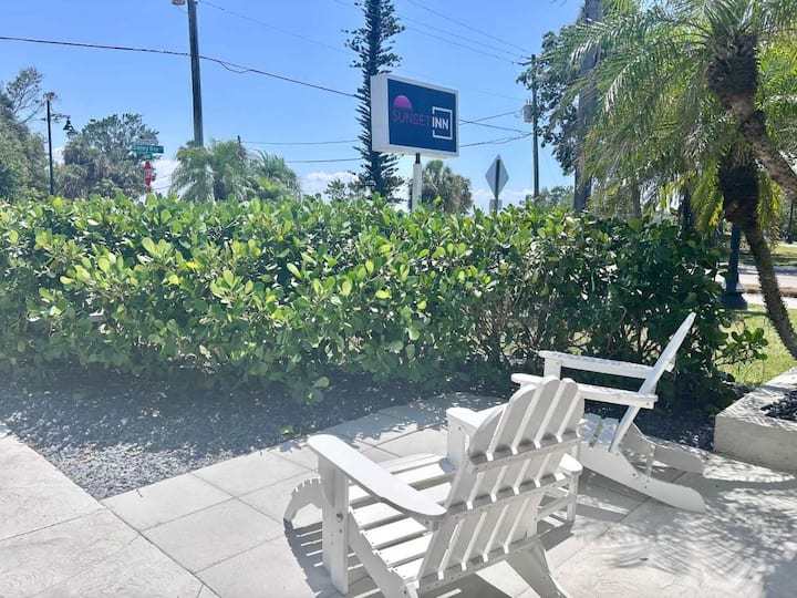 Newly Renovated Charlotte Harbor - Sunset Inn #6 - Punta Gorda, FL
