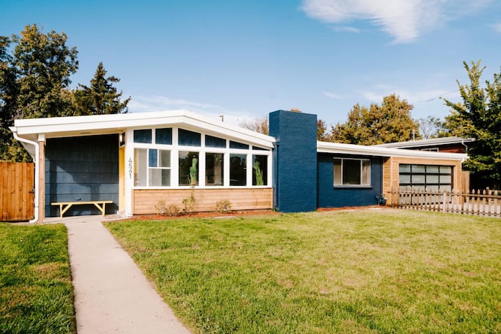 Eclectic Mid-mod Retreat 15 Min To Dt Denver - Denver, CO
