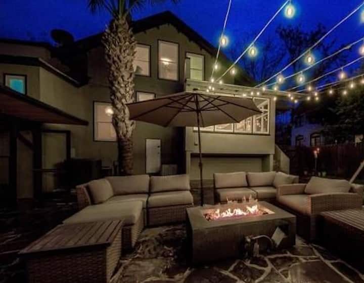 Couples Retreat, Hot Tub, King Bed, Near Pearl - Lincoln Heights - San Antonio