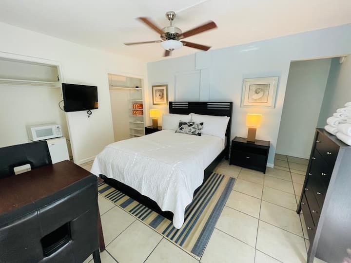 Steps To The Beach! Apt 2 - Fort Lauderdale, FL