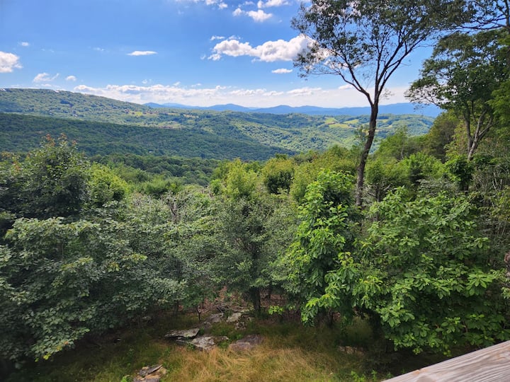 Two-story Home Atop Beech Mountain - Banner Elk, NC