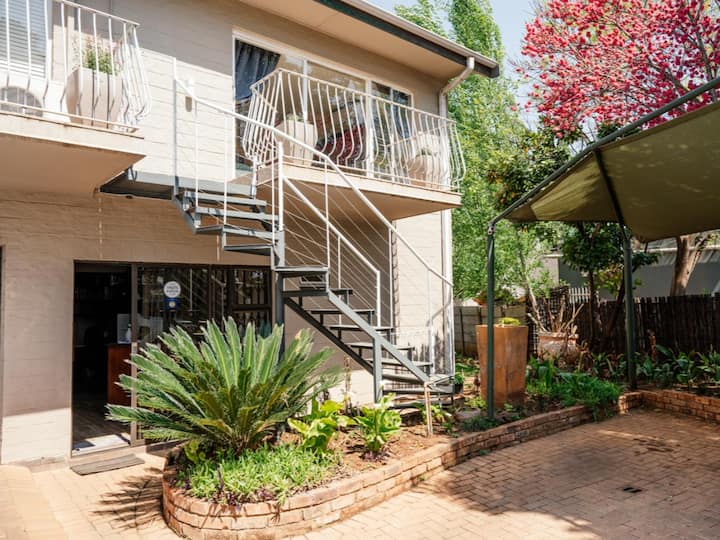 Opstal Guesthouse - Suikerbekkie Room - Potchefstroom
