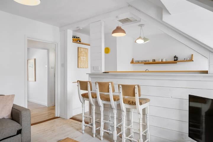 Beach-style Flat, 2 Min Walk To Tolcarne Beach - Mawgan Porth