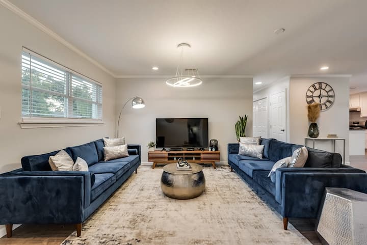 Luxury Home W/ Hot Tub Near At&t Stadium - Arlington, TX