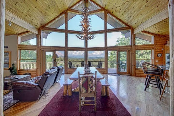 5-acre Luxury Mountain Chalet | Breathtaking Views - Murphy, NC