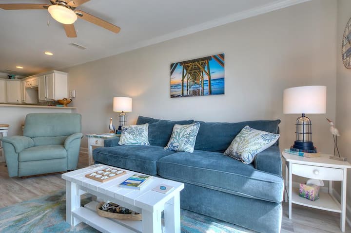 Beachy Keen Condo With Ocean View In Oak Island! - Oak Island, NC