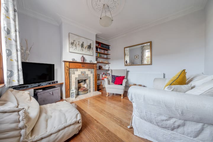 Peaceful Harbourside Cottage With Wood Burner - Bristol
