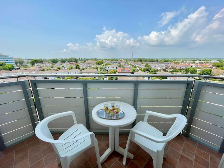 Comodo Appartamento Con Balcone E Piscina In Comun - Caorle