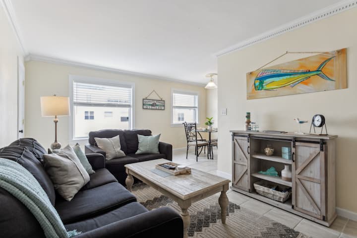 1 Block To Beach, Entertainment, Dining - Virginia Beach, VA