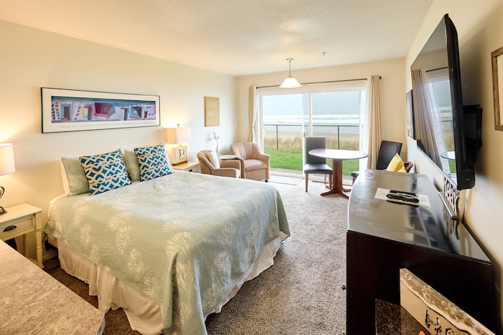 Ground Floor Beachfront Condo Suite - Sleeps 4 - P - Oregon