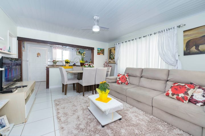 035b - Linda Casa De 3 Dormitórios Para 8 Pessoas, - Bombinhas