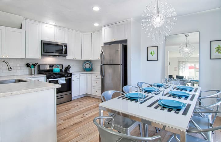 Funtierland + Suite Escapes 5 (New Location!) + Walk To Disneyland + 3 Pools - Anaheim