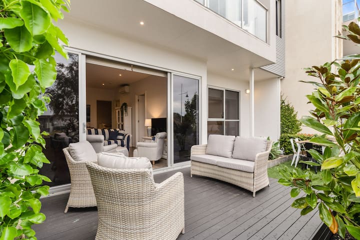 Little Cove - Red Hill