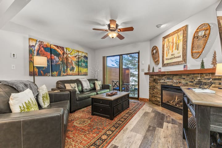 Convenient Location + Free Bus Route - Patio, Pool, Hot Tub - Steamboat Springs