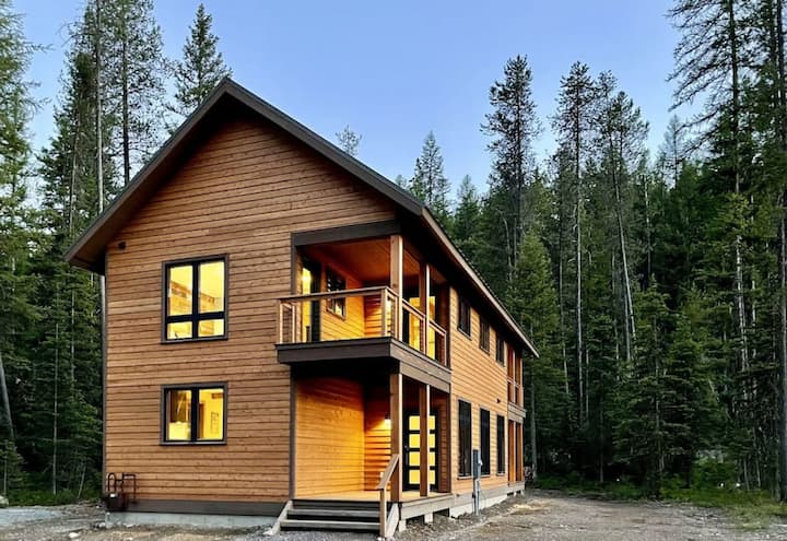 Great Northern Hideaway In Essex - Glacier National Park