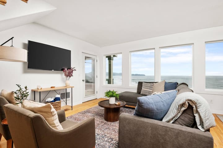 Hot Tub, Coastal View, Pet Friendly, Private Patio - Cape Meares