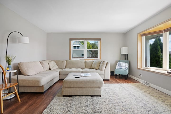 Luxury 5br W/pool & Hot Tub Near Theme/water Park - Waterloo, IA