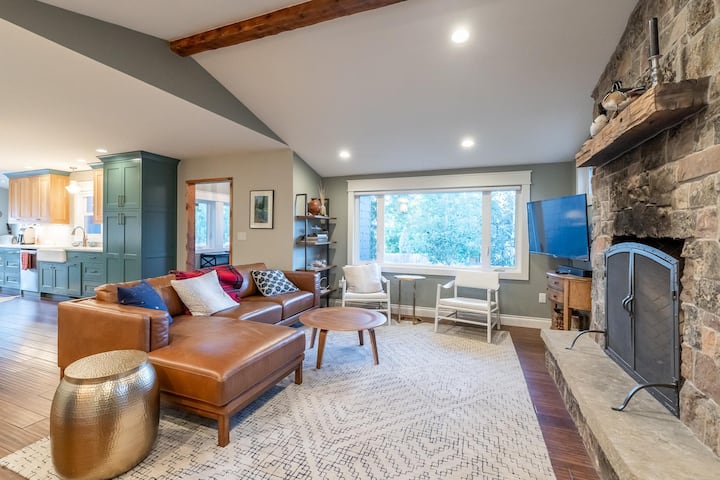 Luxury In-town | Million $ Views | Pool & Hot Tub - Livingston, MT