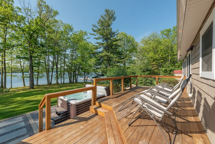 Tranquil Lake Hideaway W/ Dock & Hot Tub - Oakland, MD