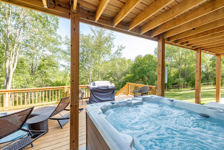 Cozy Cabin W/ Arcade, Deck & Fire Pit - Deep Creek Lake, MD