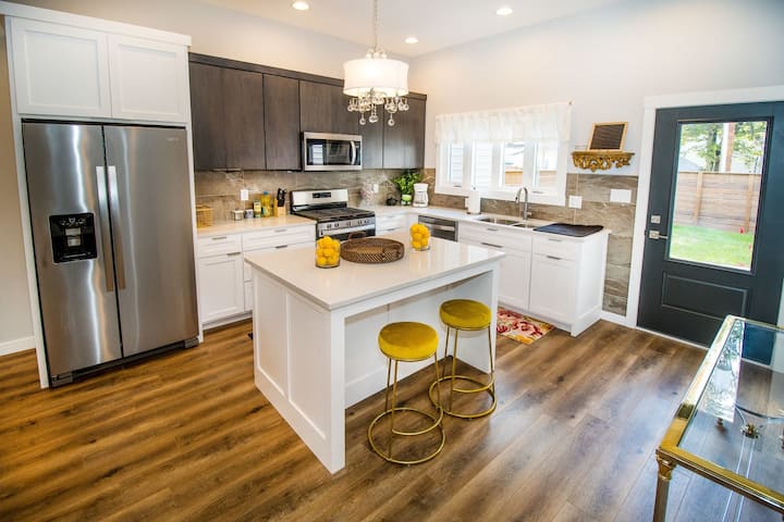 Haynie's Charmer - 3 Br New Construction Modern! - エバンズビル, IN