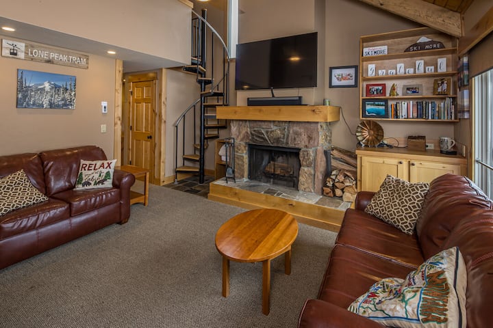 Town Center Condo W/fireplace & Shared Hot Tub - Big Sky, MT