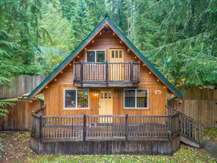 Cozy A-frame Cabin W/ Hot Tub - Ashford, WA