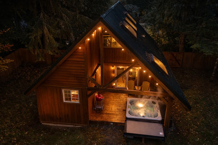 Stylish A-frame Cabin Near Mt Rainier Hot Tub View - Ashford, WA