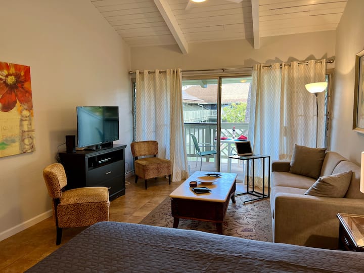Kihei Bay Surf #218 Renovated, Near Beach, Shared Hot Tub, Inner Courtyard - Maui