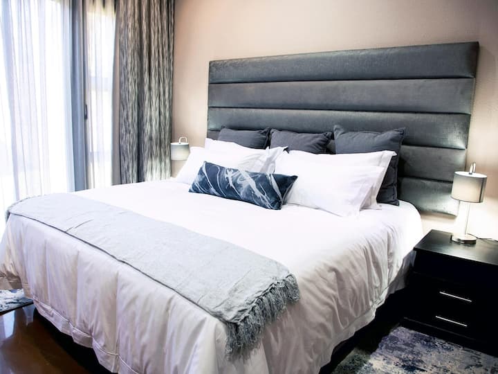 Schimper View - King Room With Private Garden - Louis Trichardt
